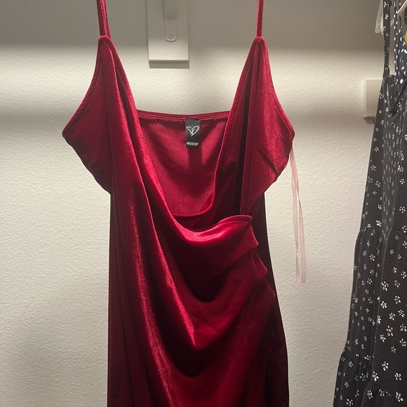 Windsor | Dresses | Red Velvet Windsor Body Contouring Dress Wraps ...